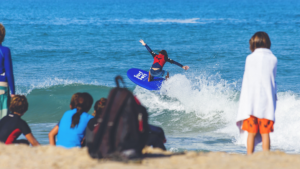 קייטנות גלישה מומלצות - קייטנות הגלישה בקיץ 2025 - קייט ופנאי קייטנת גלישה